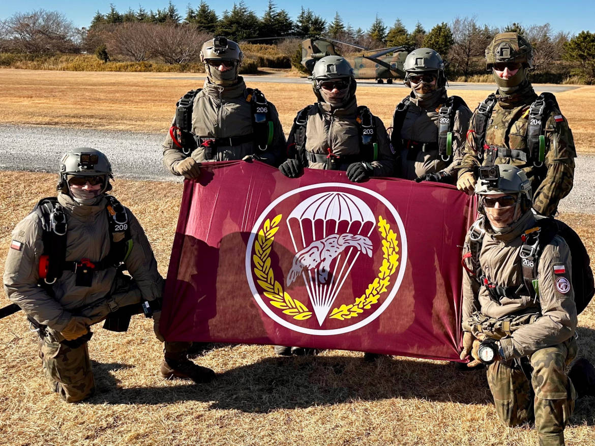 Spadochroniarze z 6BPD skakali w Japonii - Special Operations Forces ...